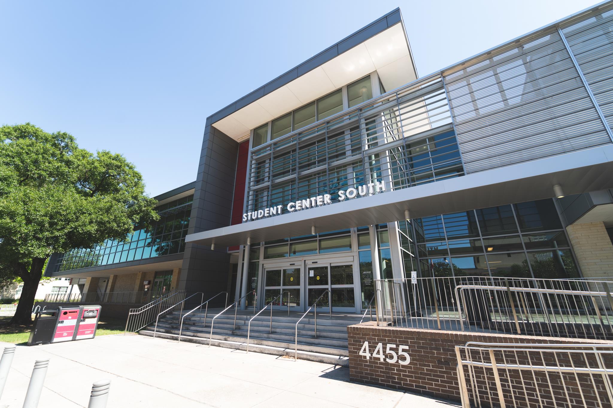 Free Thursday events: Drag Delivered, Rolling into UH - Cooglife